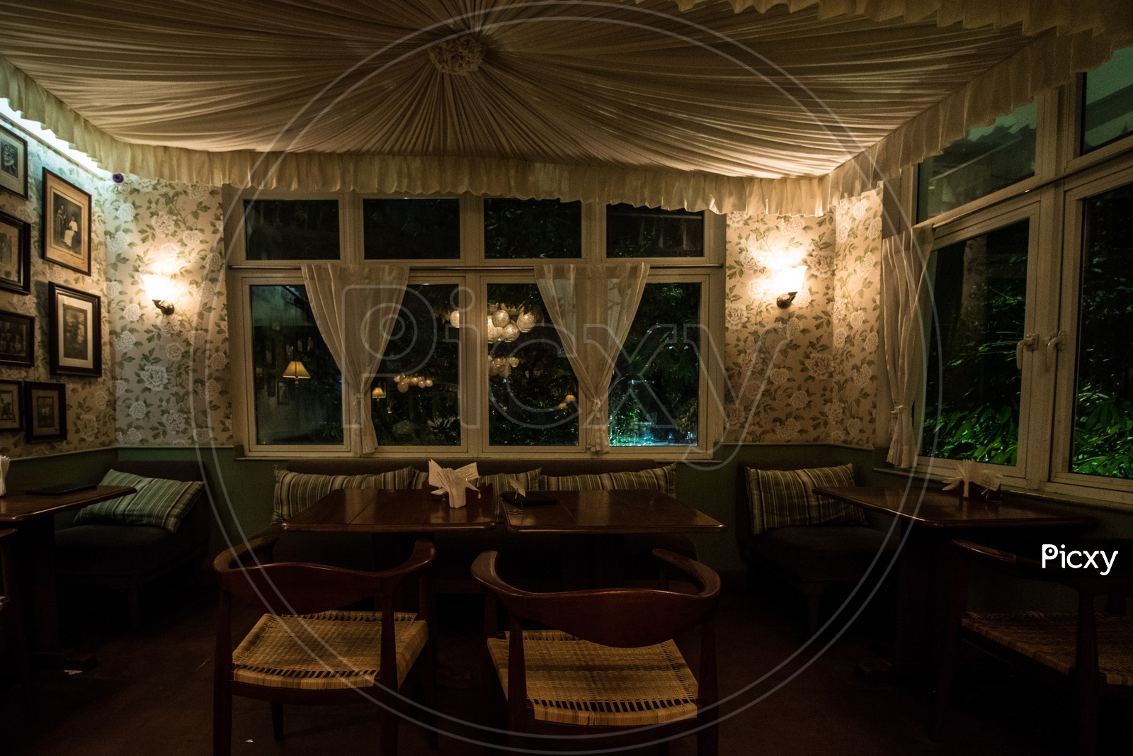 Image of Chamiers Cafe, Chennai-YK645621-Picxy