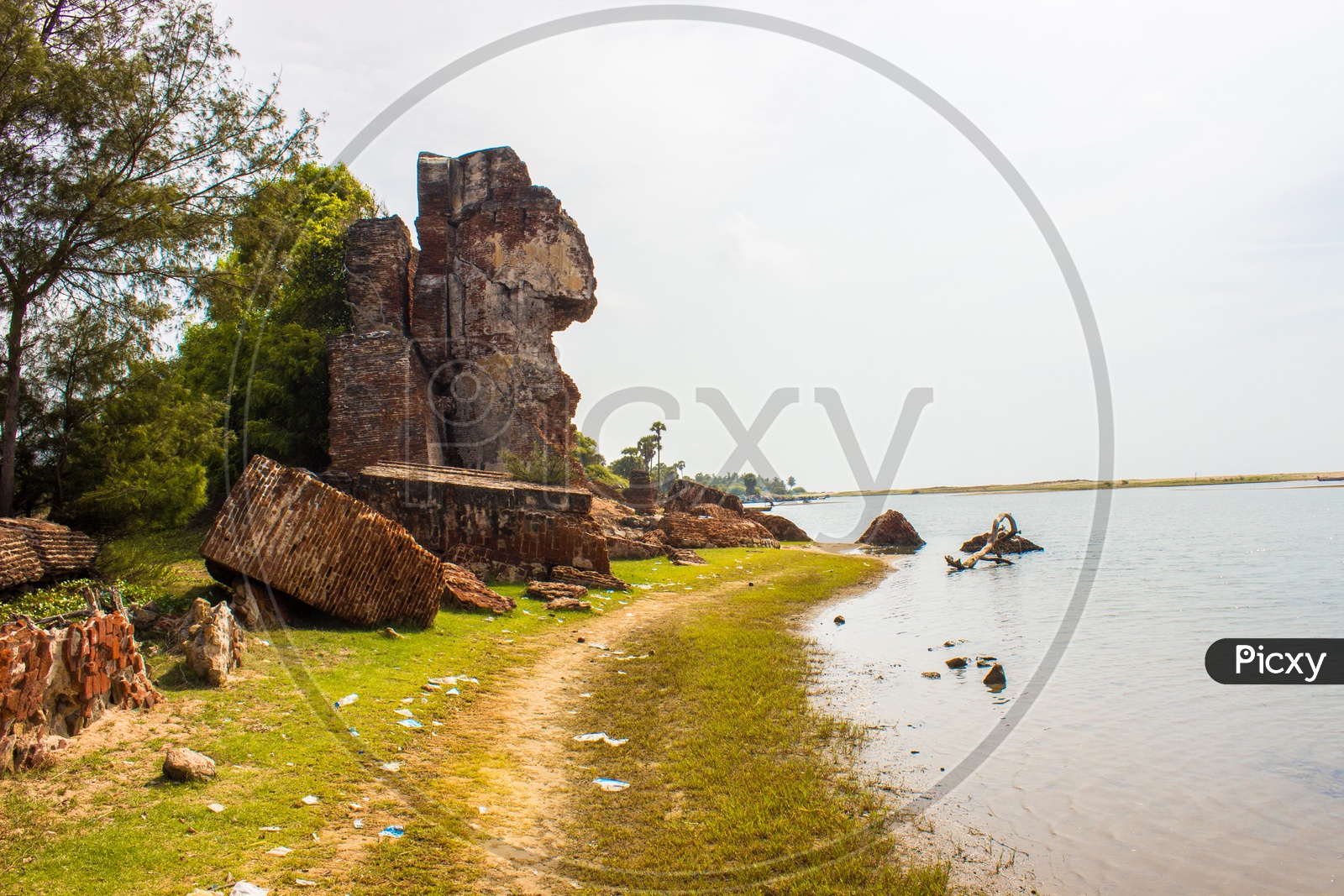 Image of Alamparai Fort-XZ177662-Picxy