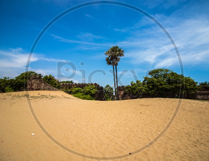 Image of Alamparai Fort-IB965283-Picxy