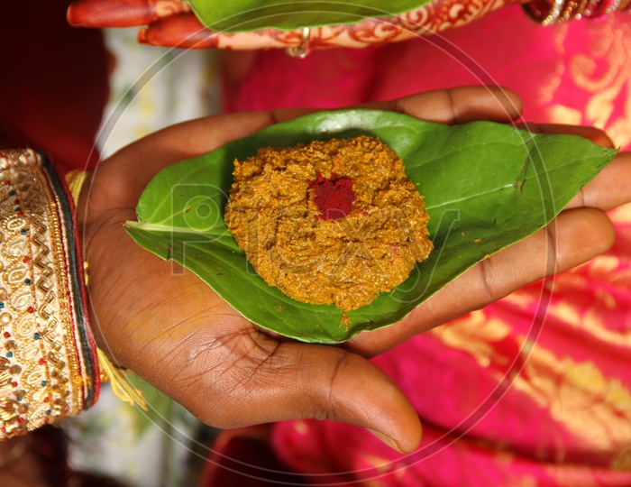 Image of Telugu Bridegroom with Jeelakarra Bellam-AK405209-Picxy