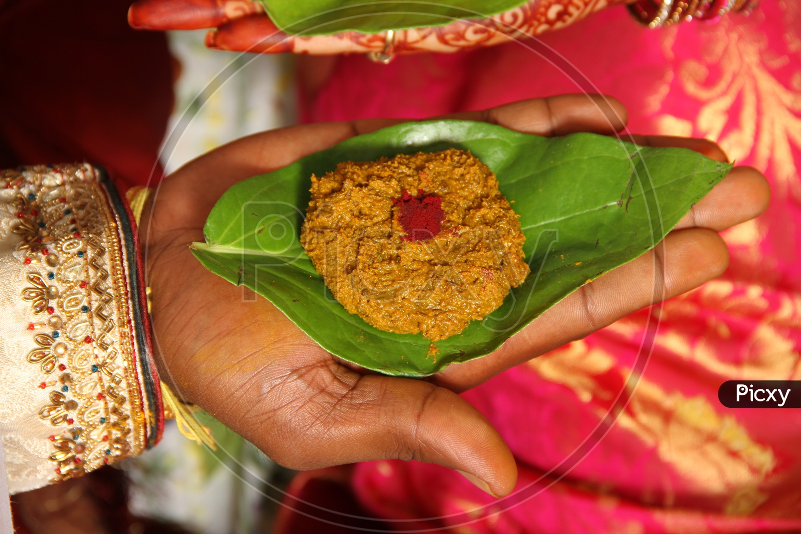 Image of Telugu Bridegroom with Jeelakarra Bellam-AK405209-Picxy