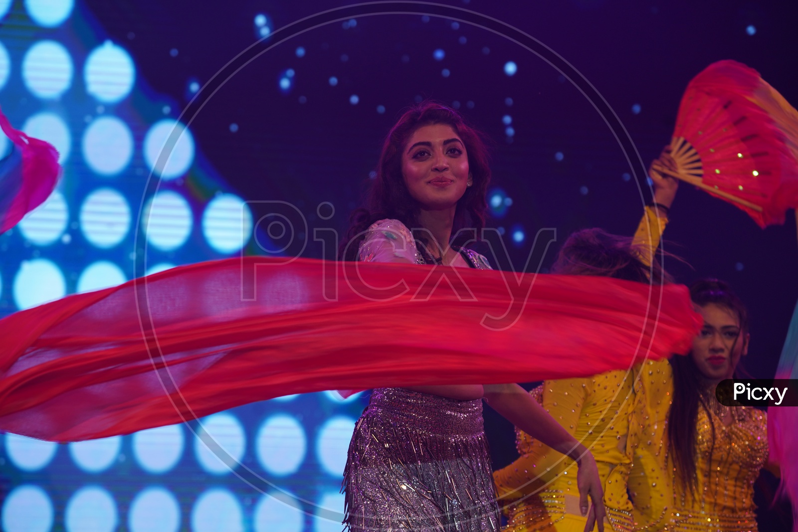 Image of Pranitha Subhash Dance Performance in Social Media Summit ...
