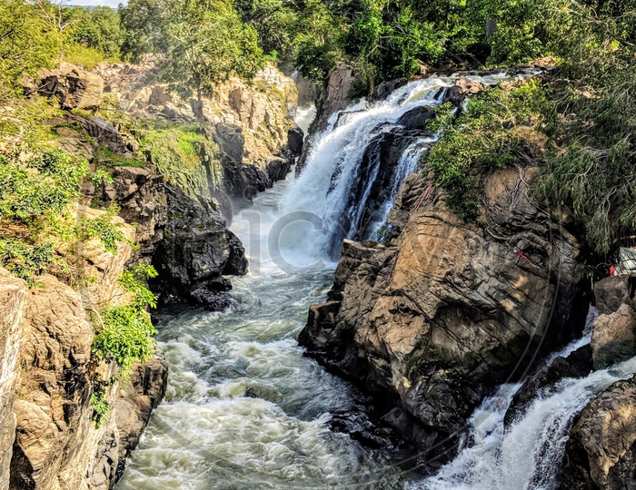 Image of Polluru Waterfalls-EE348962-Picxy