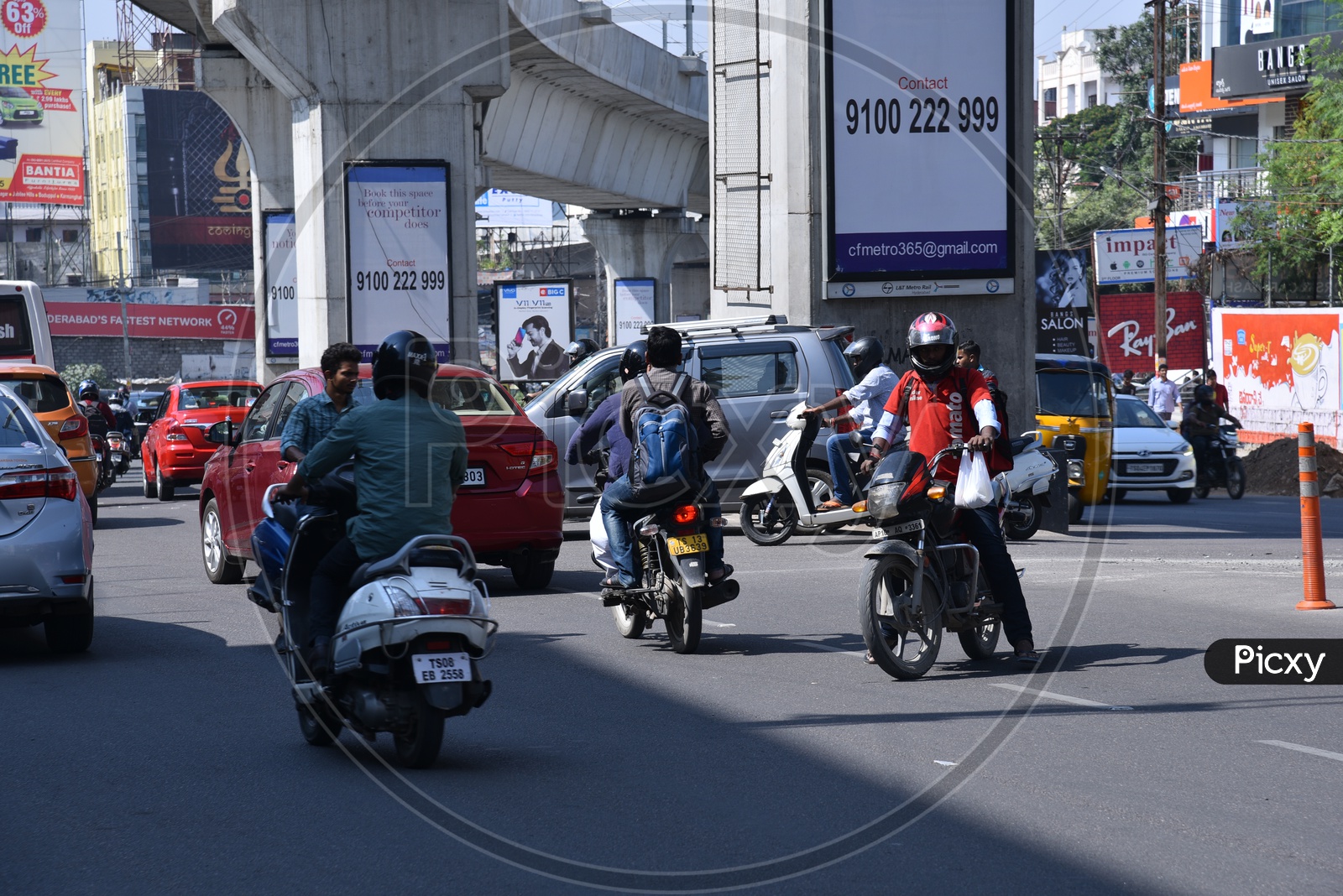 Image of Food delivery boys using wrong route to deliver their food ...