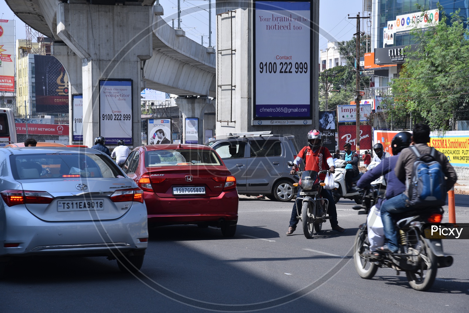 Image of Food delivery boys using wrong route to deliver their food ...