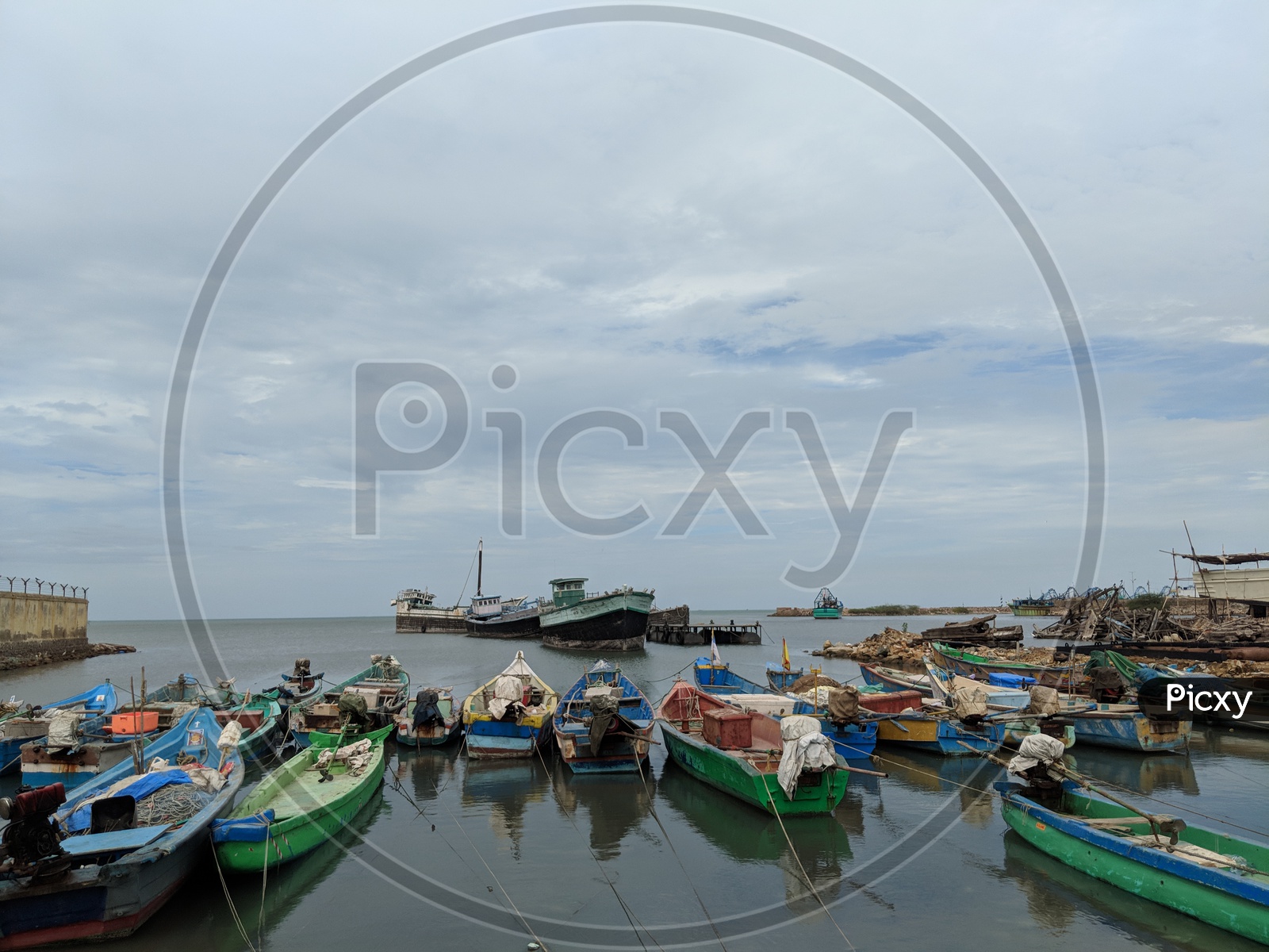 Image of Ships in Thoothukudi Port or Tuticorin Port-KT374518-Picxy