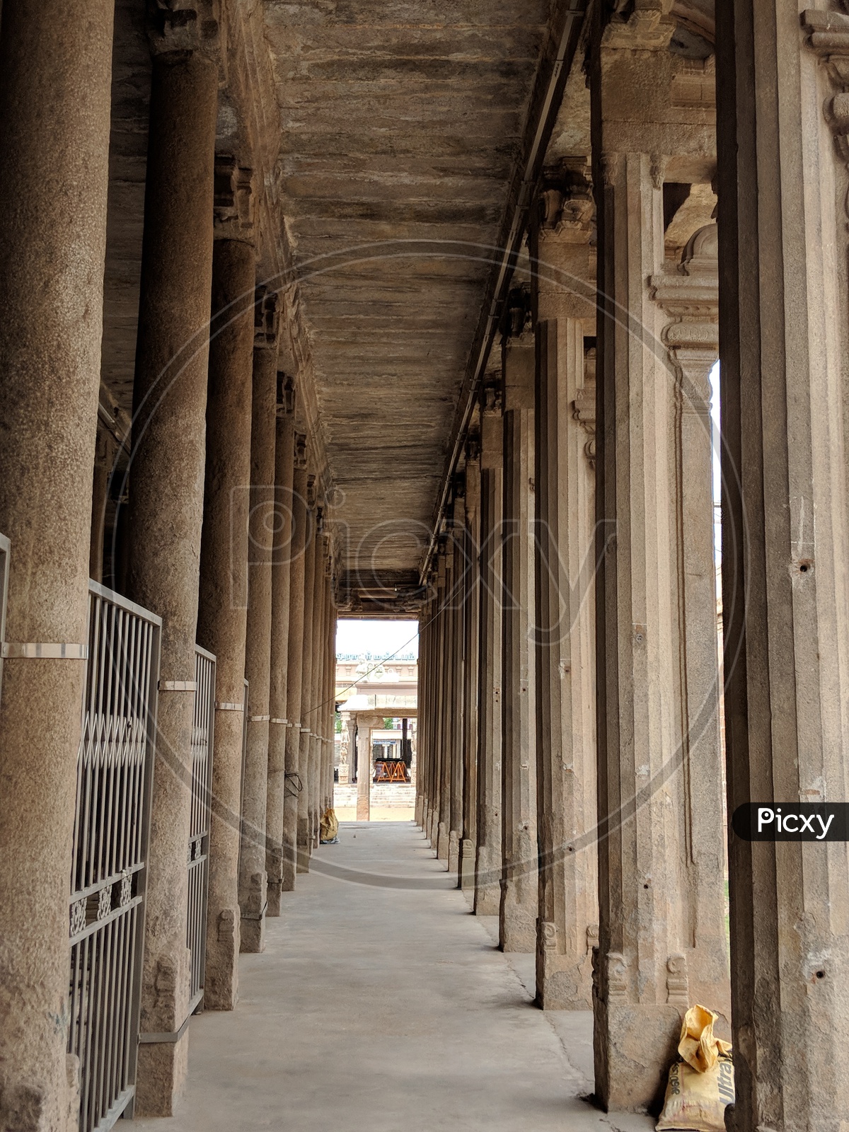 Image of 1000 Pillar Hall in Ranganathaswamy Temple, Srirangam-DT904982 ...