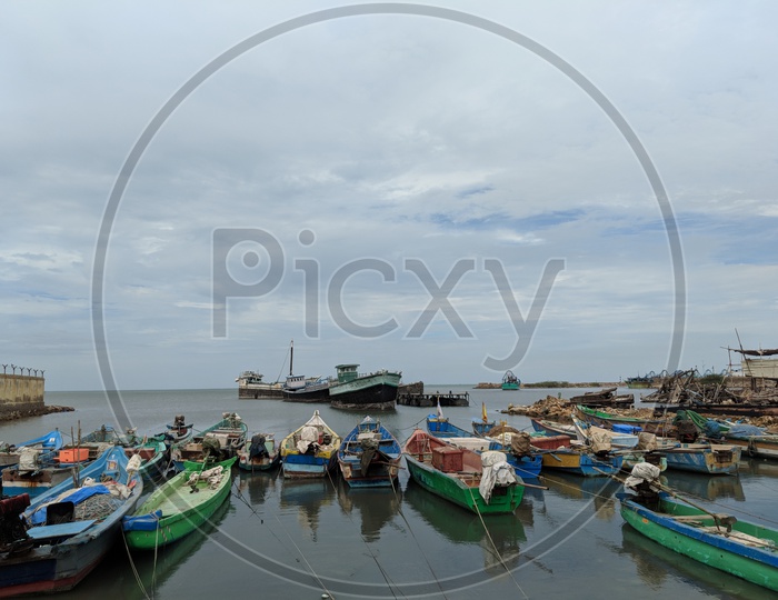 Image of Ships in Thoothukudi Port or Tuticorin Port-KT374518-Picxy