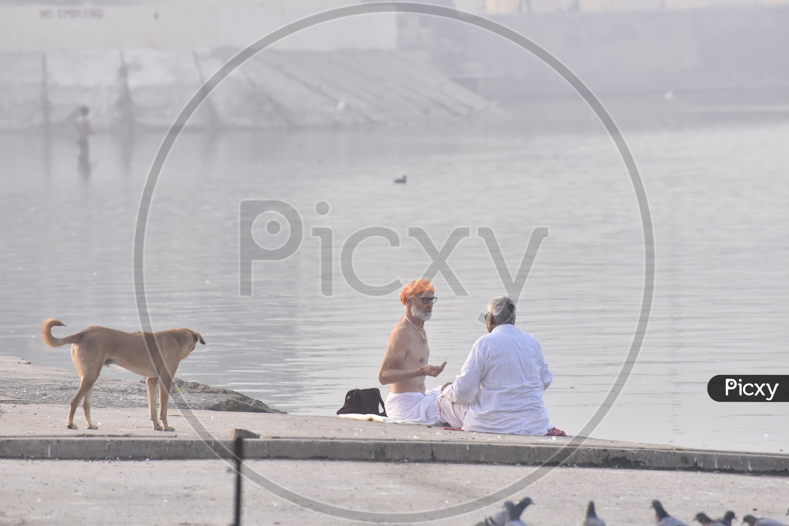 Image of Pandit doing pooja at Pushkar on the banks of the river ...