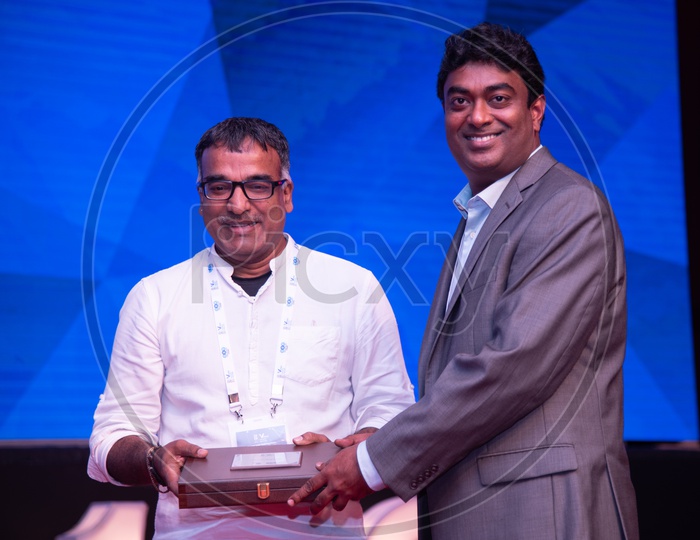 Image of Winny Patro, CEO, APIS with a Fin Tech delegate-ZB695630-Picxy