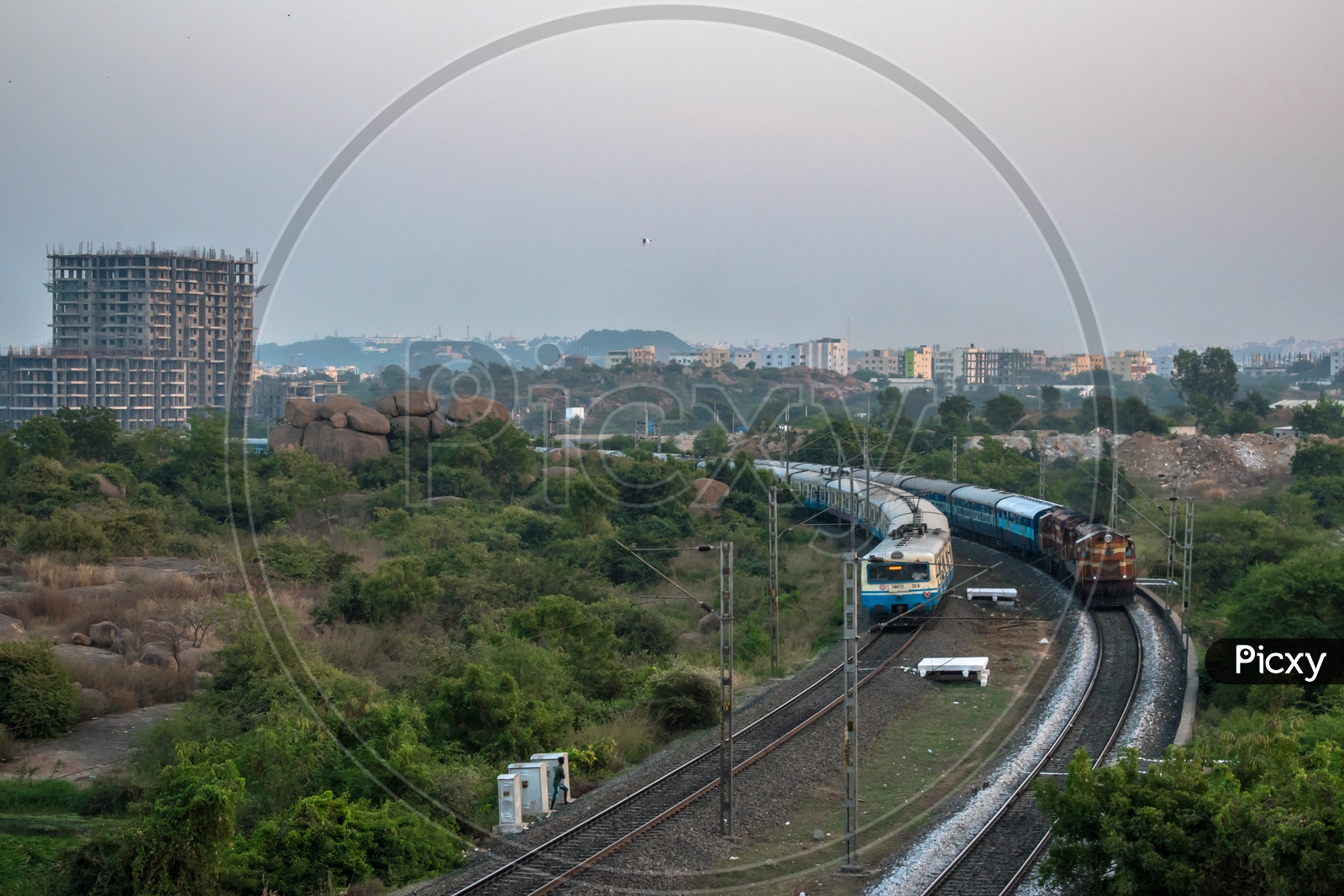 Image of HYDERABAD MMTS TRAIN AND PASSENGER TRAIN - INDIAN RAILWAYS ...