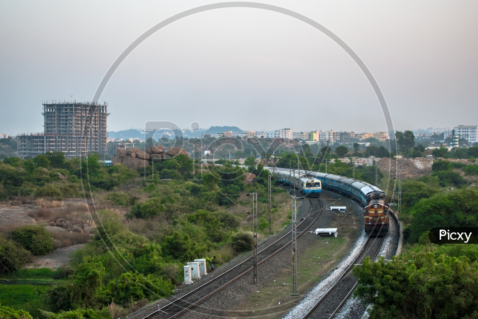 Image of HYDERABAD MMTS TRAIN AND PASSENGER TRAIN - INDIAN RAILWAYS ...