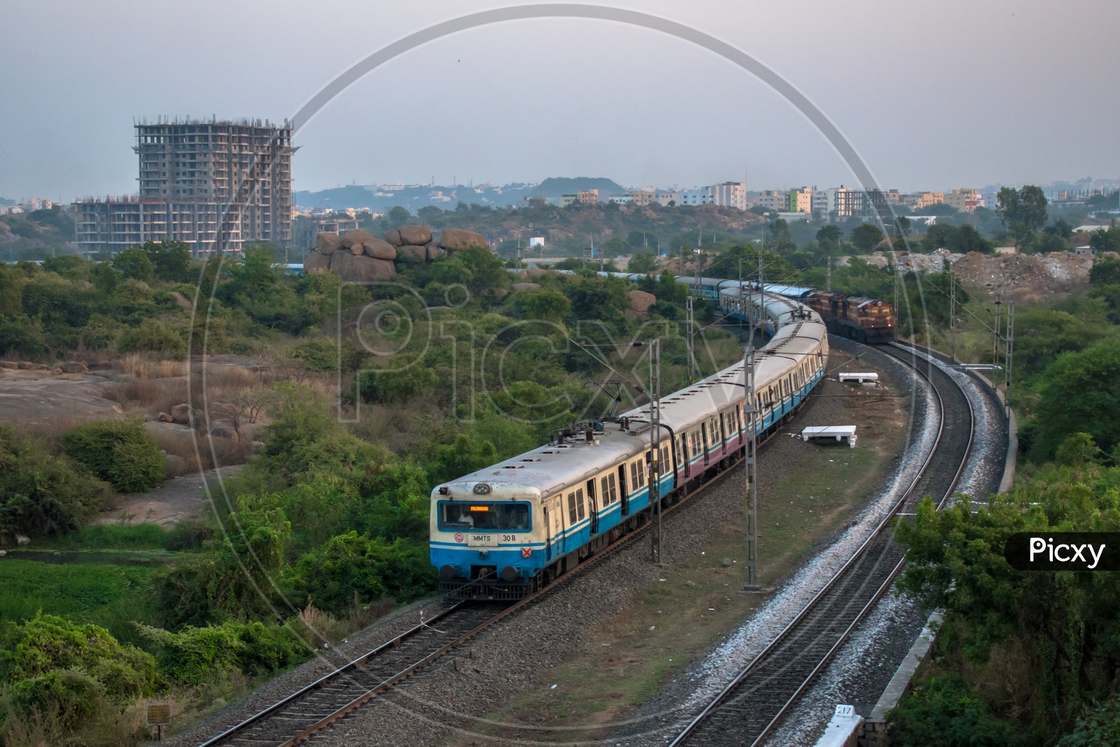 Image of HYDERABAD MMTS TRAIN AND PASSENGER TRAIN - INDIAN RAILWAYS ...