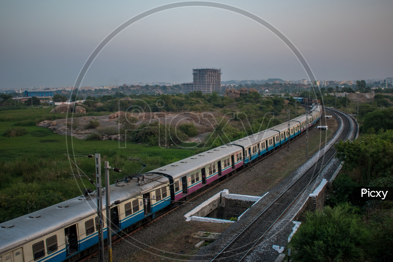 Image of HYDERABAD MMTS TRAIN AND PASSENGER TRAIN - INDIAN RAILWAYS ...