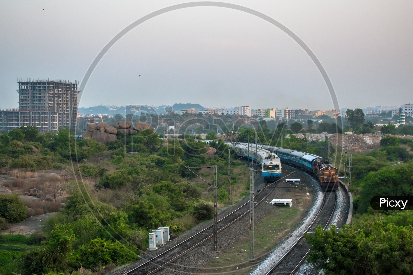 Image of HYDERABAD MMTS TRAIN AND PASSENGER TRAIN - INDIAN RAILWAYS ...