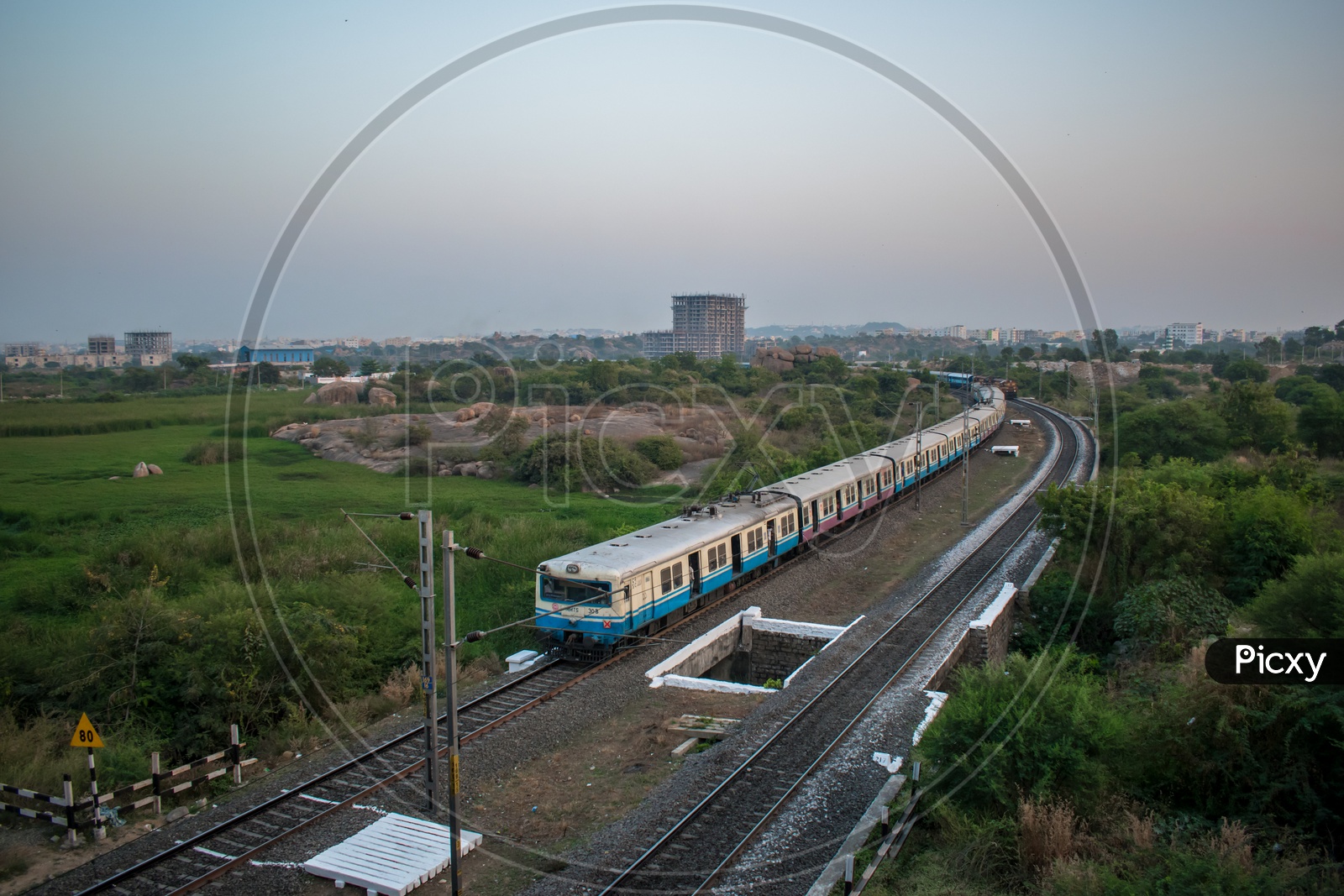 Image of HYDERABAD MMTS TRAIN AND PASSENGER TRAIN - INDIAN RAILWAYS ...