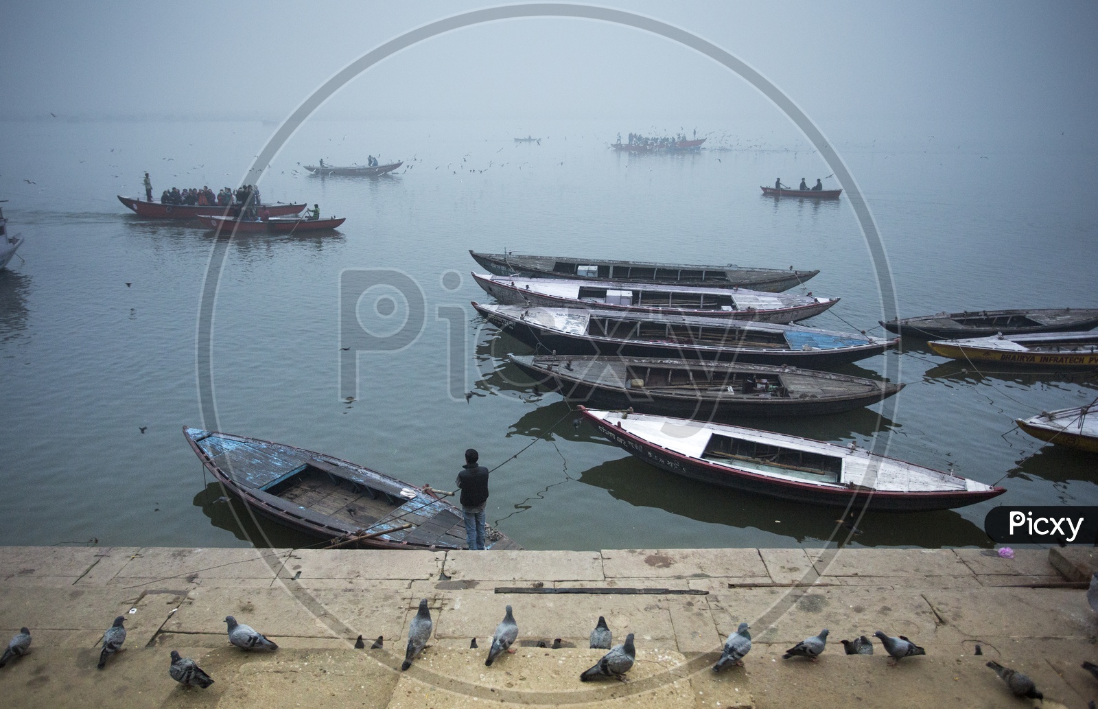 Image of Boat Sailing in Ganga River Varanasi / Sailing Boats on Ganga ...