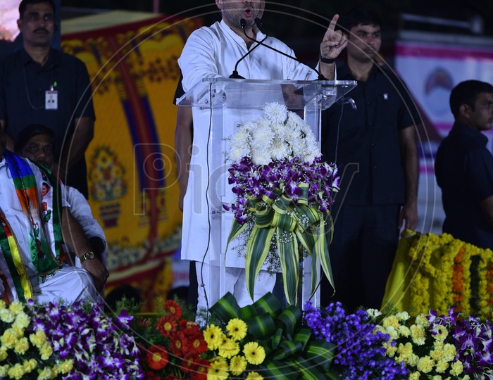Image of Congress President Rahul Gandhi addressing Public at TDP Party ...