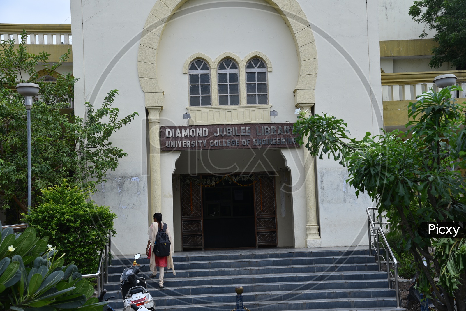 Image of Diamond Jubilee Library in Osmania University-ZR563223-Picxy