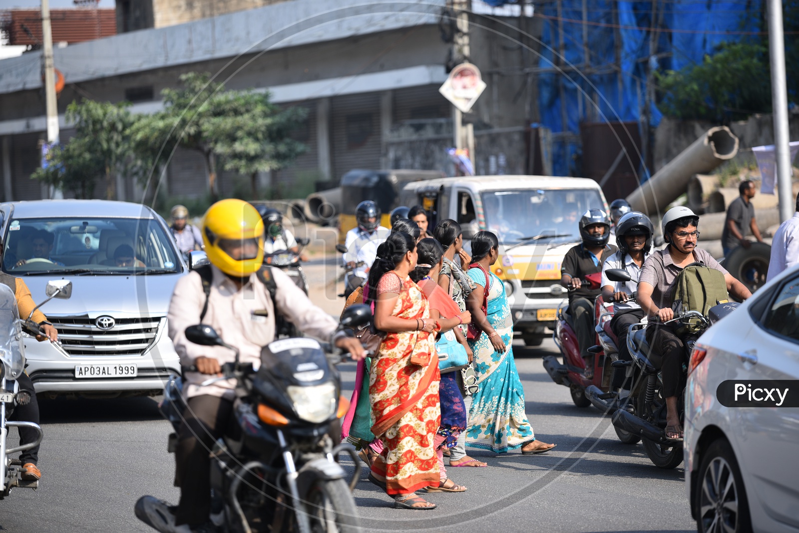 Image of Women Crossing Road in Traffic-ZX391564-Picxy