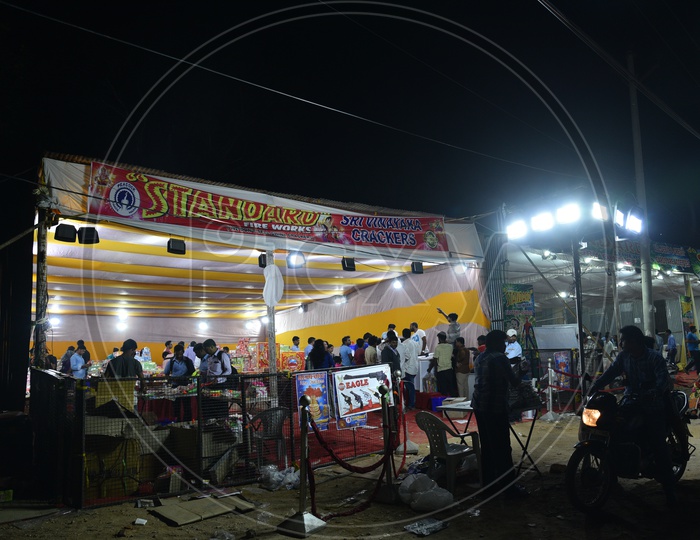 Image of Temporary Fireworks stall for Diwali-AN639349-Picxy