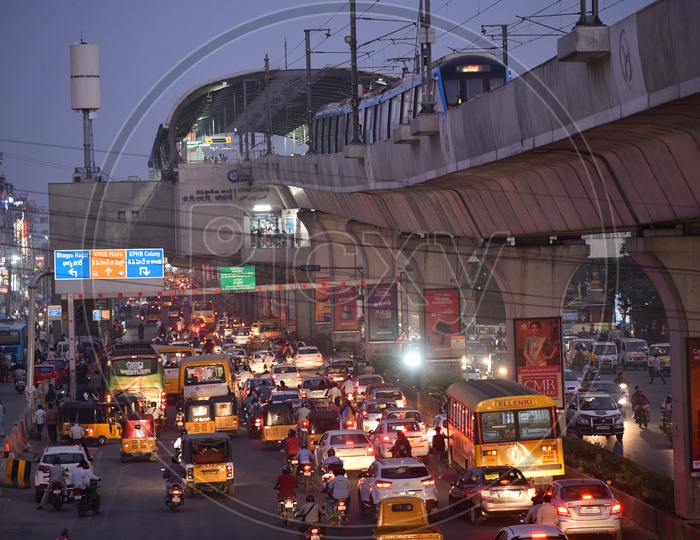 Image of KPHB Main road , KPHB Metro Station-CU990336-Picxy