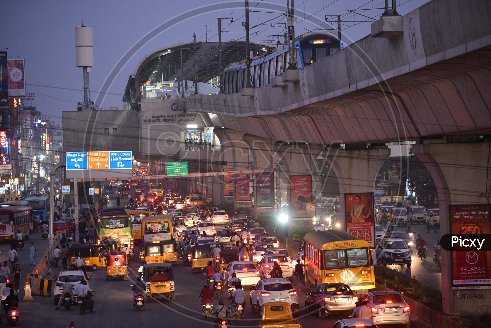 Image of KPHB Main road , KPHB Metro Station-CU990336-Picxy