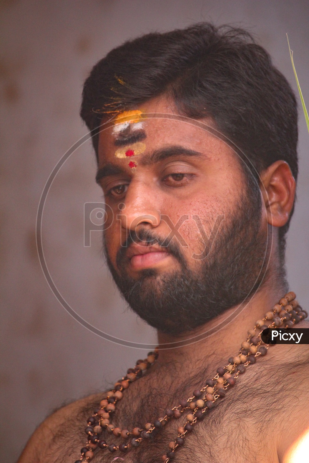 Image of Man in ayyappa swamy mala-ON665604-Picxy