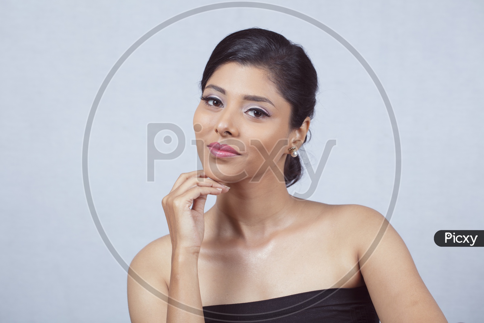 Image of Indian Female/Woman Model with pearl earrings/ear rings ...
