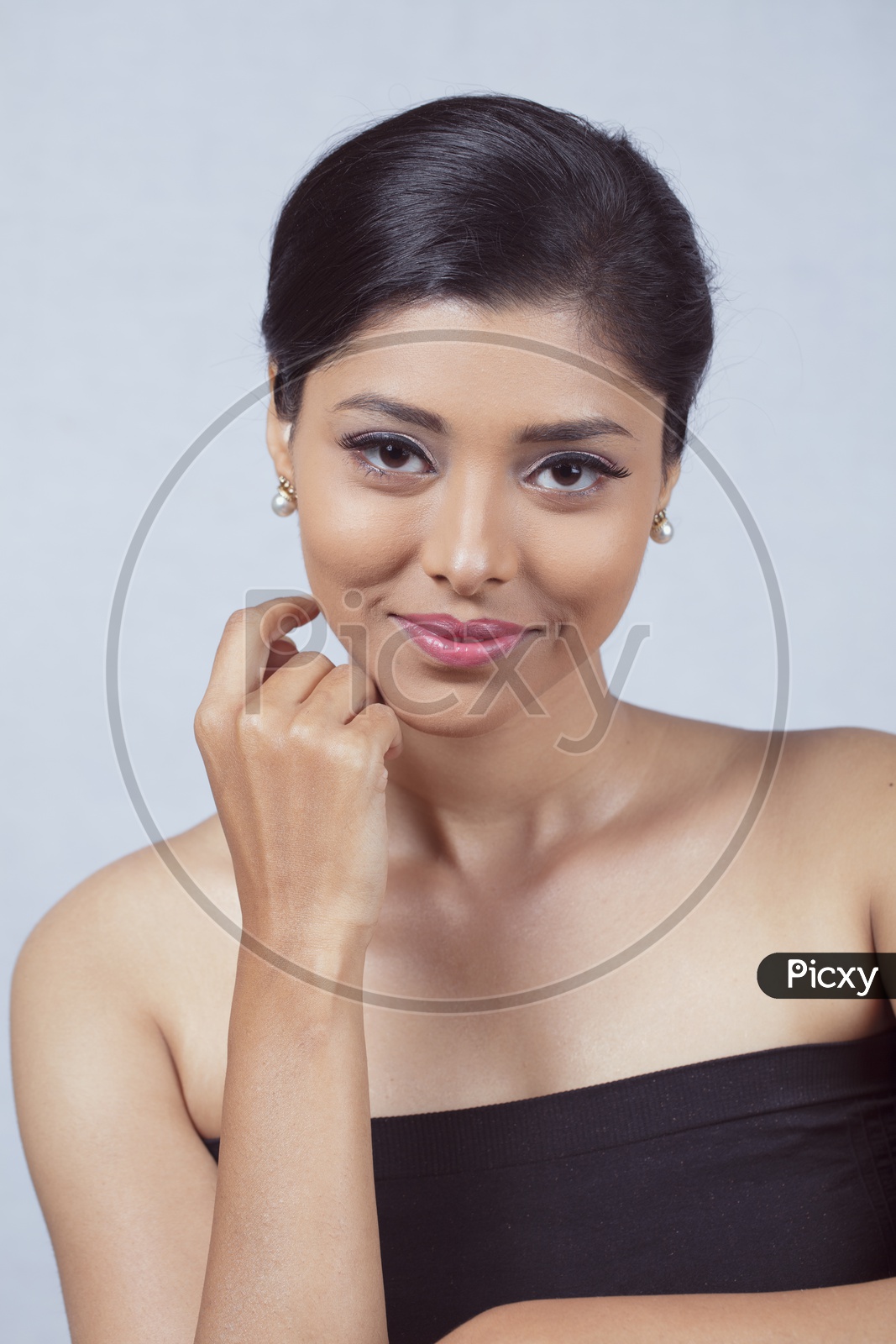 Image of Indian Female/Woman Model with pearl earrings/ear rings ...