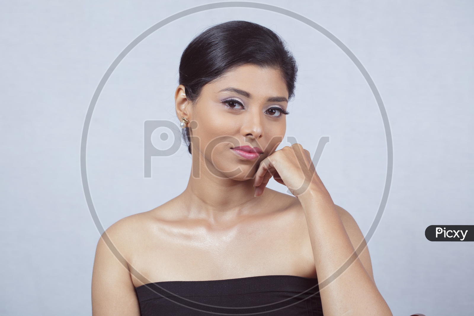 Image of Indian Female/Woman Model with pearl earrings/ear rings ...