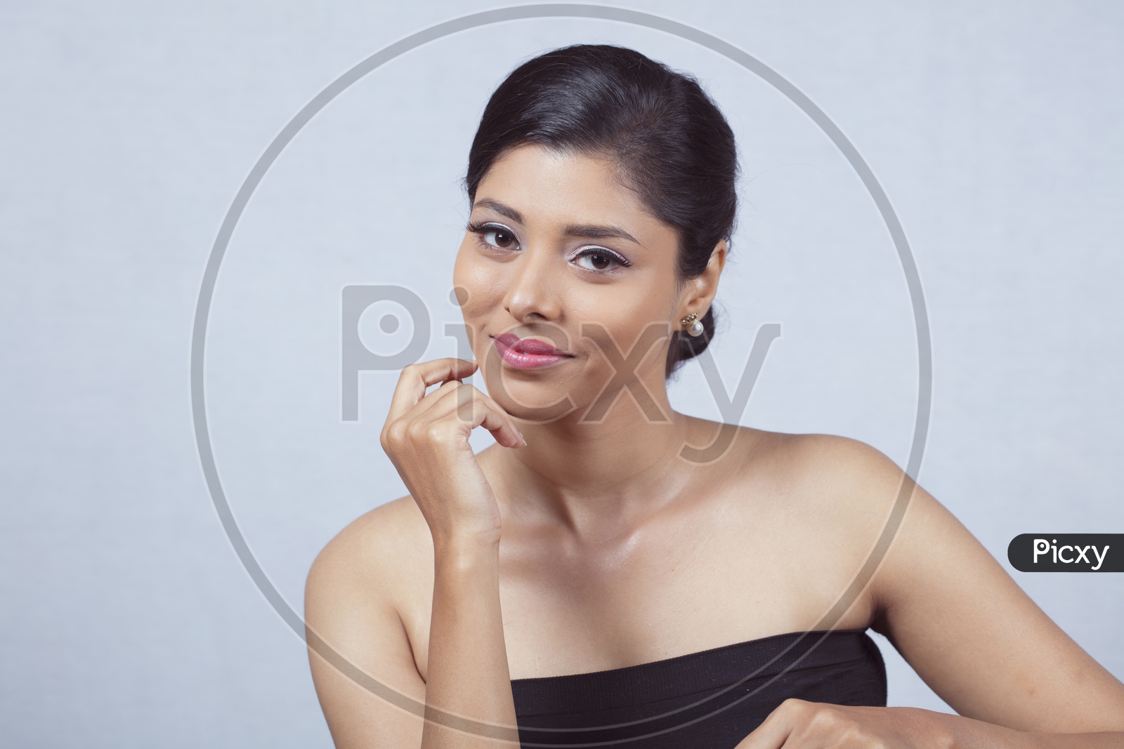 Image of Indian Female/Woman Model with pearl earrings/ear rings ...