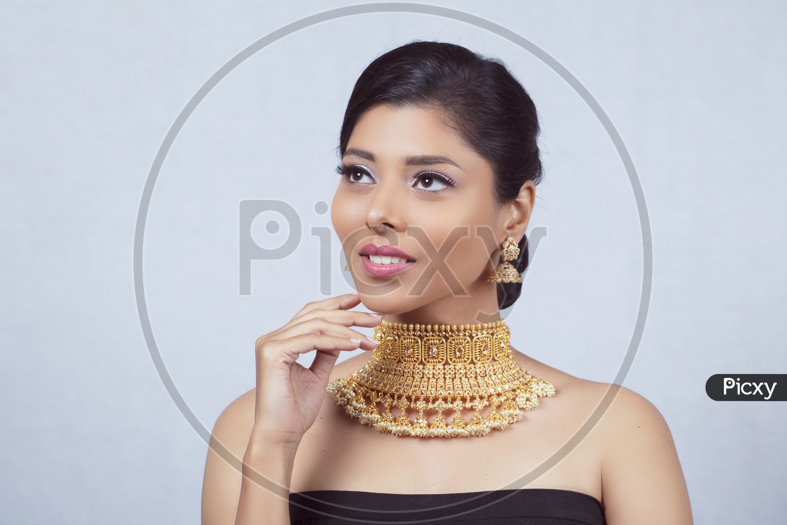 Image of Indian Female Model With a Beautiful Gold Necklace on Her Neck ...