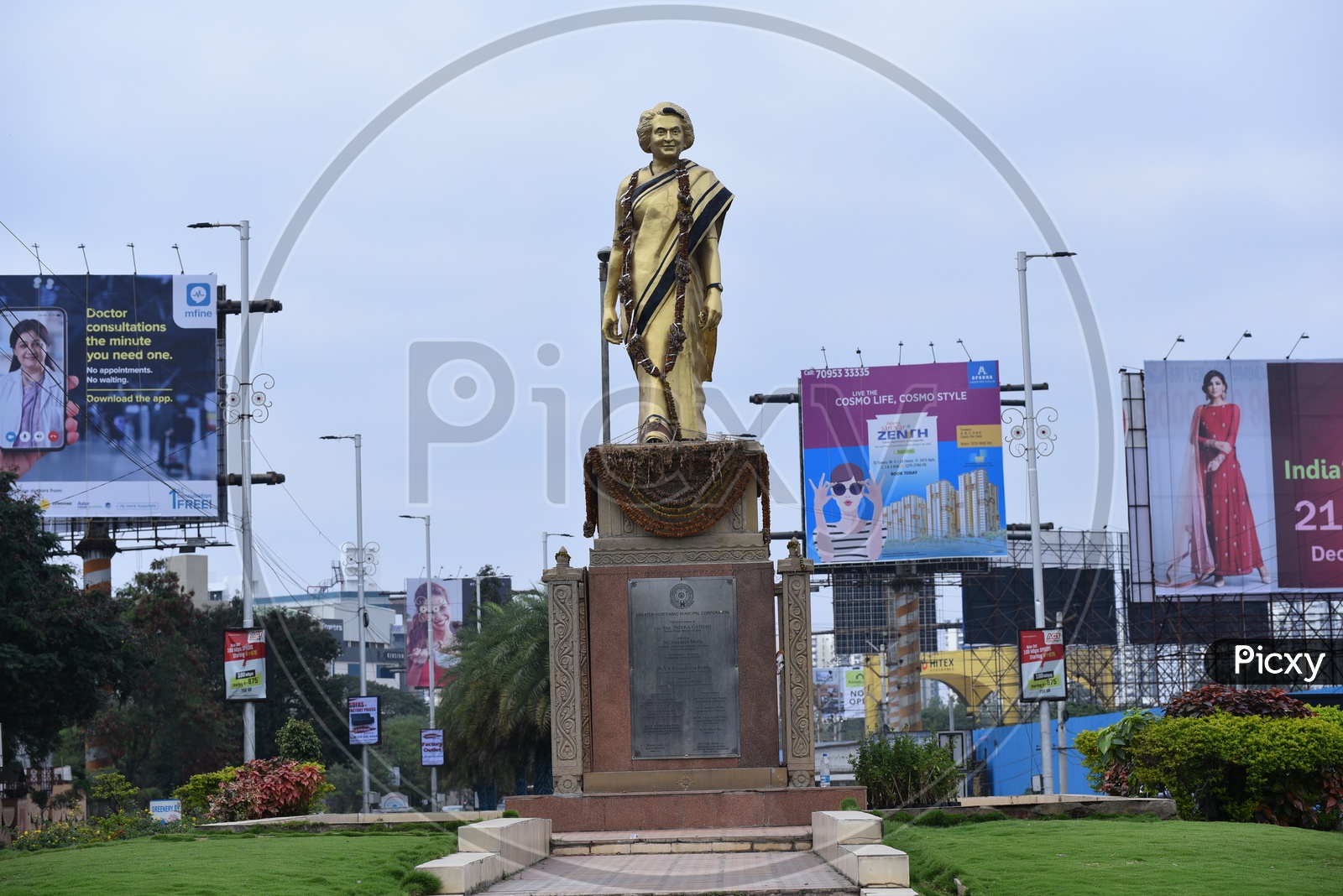 Image of Statue of Indira Gandhi in Madhapur-TS712547-Picxy