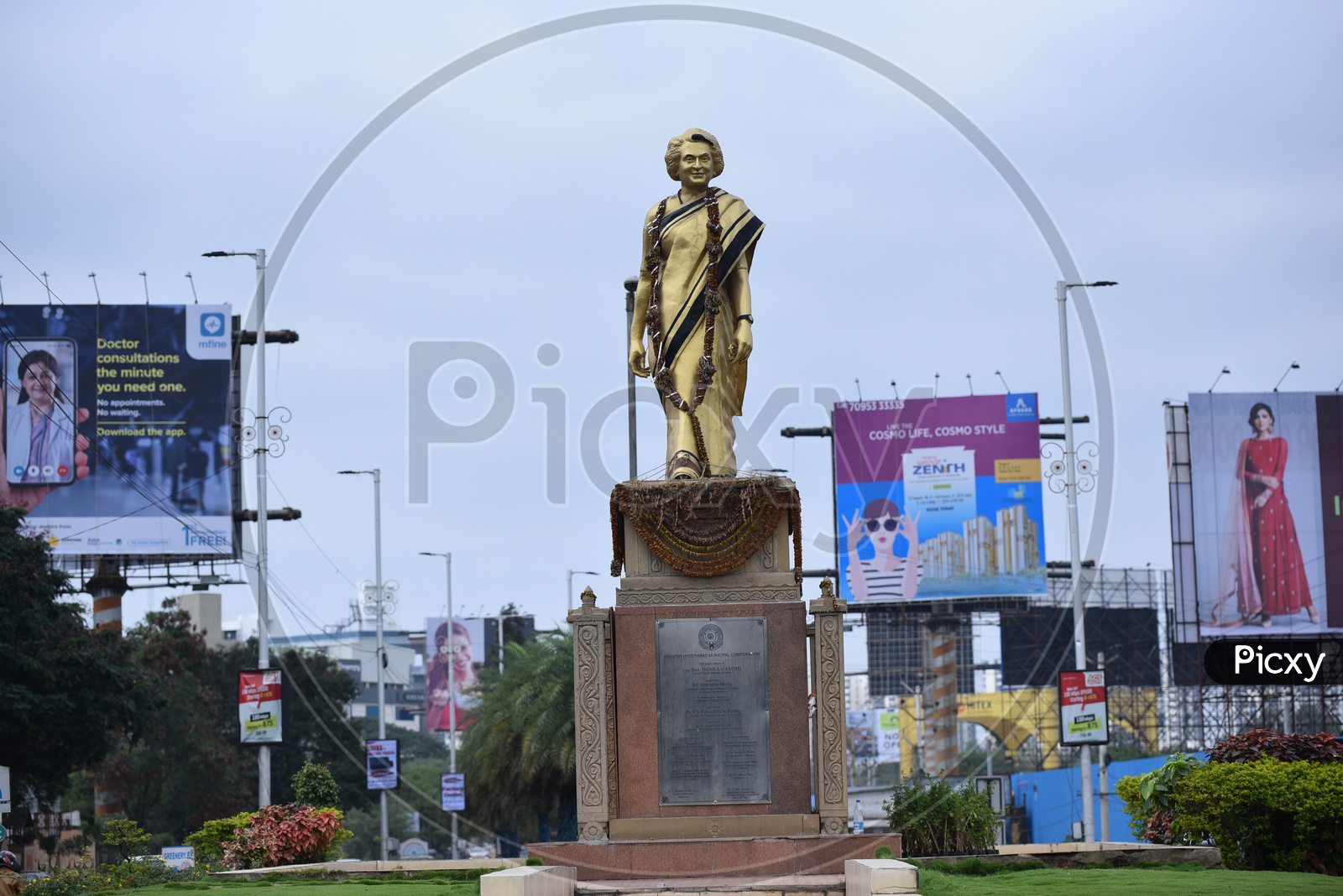 Image of Statue of Indira Gandhi in Madhapur-ND689524-Picxy
