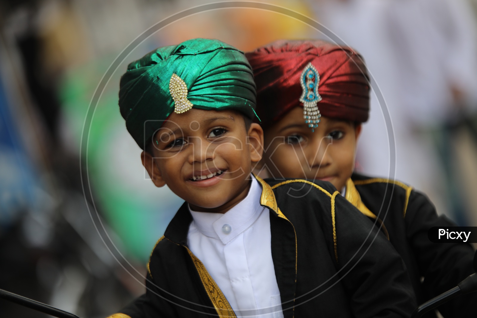Image of Portrait of muslim kids from streets of Hyderabad-BD297897-Picxy