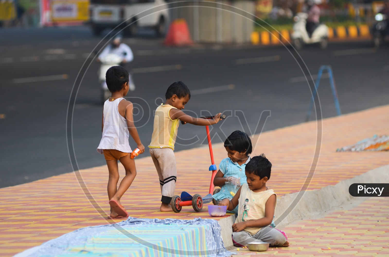 Image of Children, street, playing, childhood-IG831311-Picxy