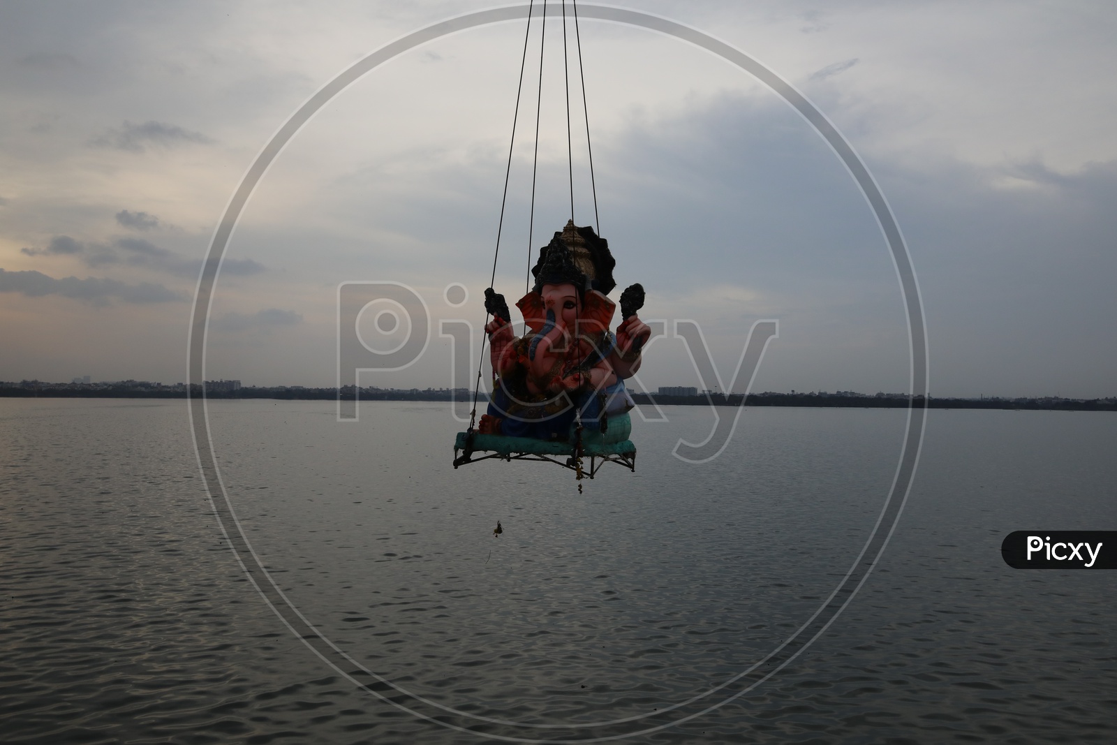 Image of Ganesh/Vinayaka idol Nimarjanam/Visarjan/Immersion at Tank ...