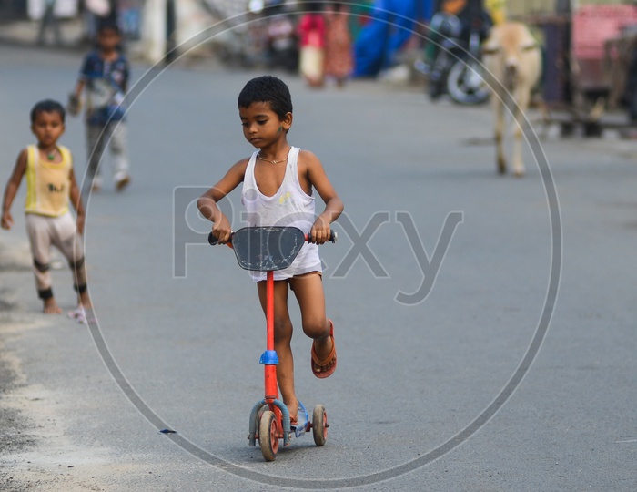 Image of Children, street, playing, childhood-QI927603-Picxy