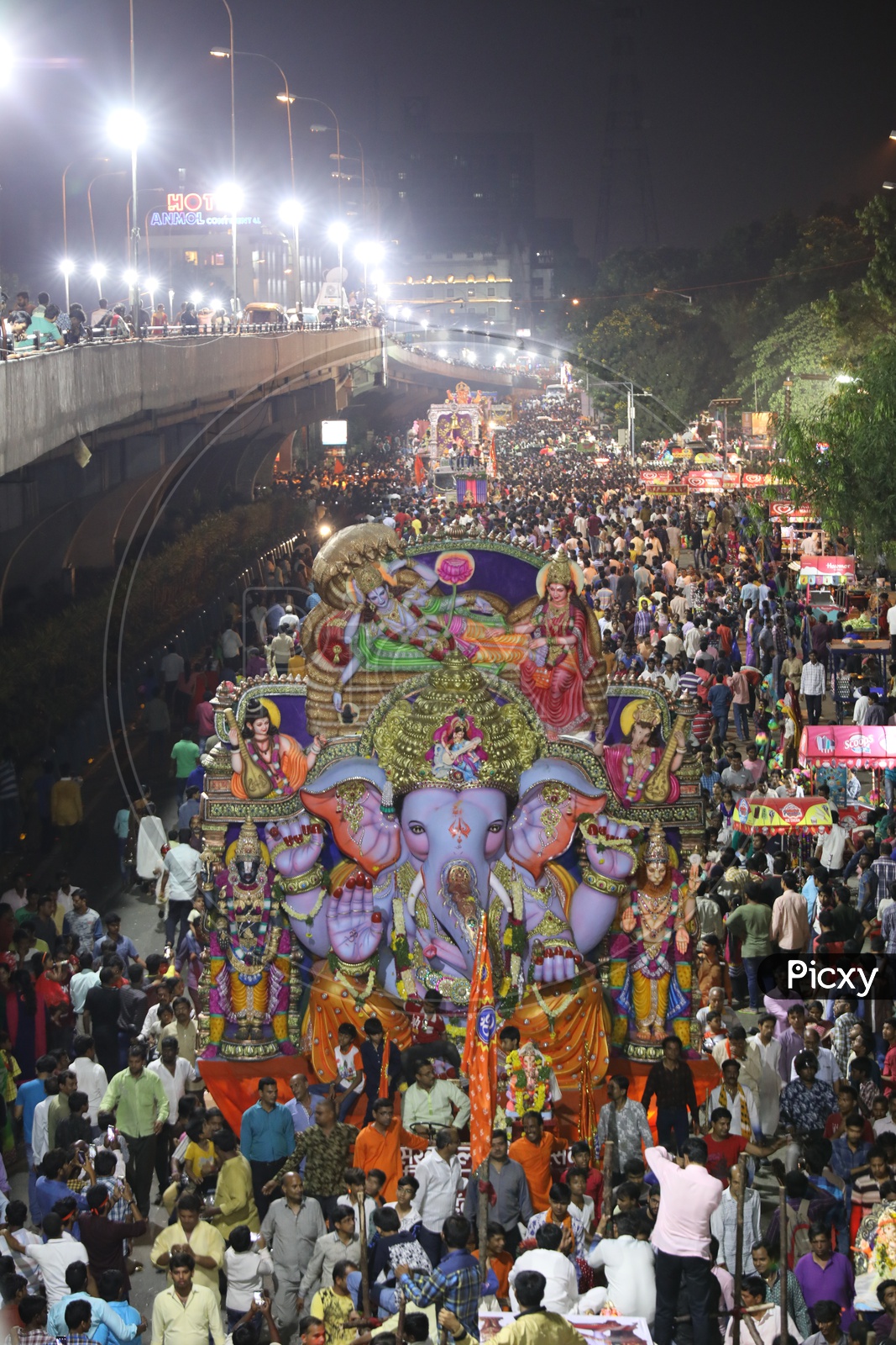 Image of Ganesh/Vinayaka idol Nimarjanam/Immersion at Tank Bund ...