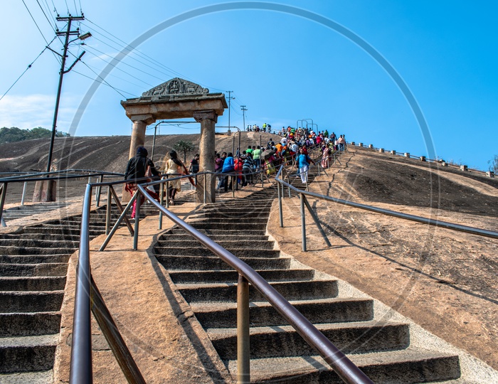 Image of Climbing steps to reach Bhagawan Bahubali Statue ...