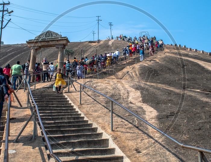 Image of Climbing steps to reach Bhagawan Bahubali Statue ...