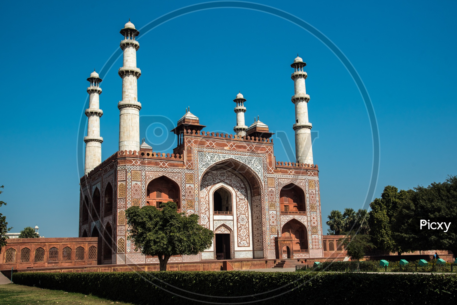 Image of Sikandra-AU394694-Picxy