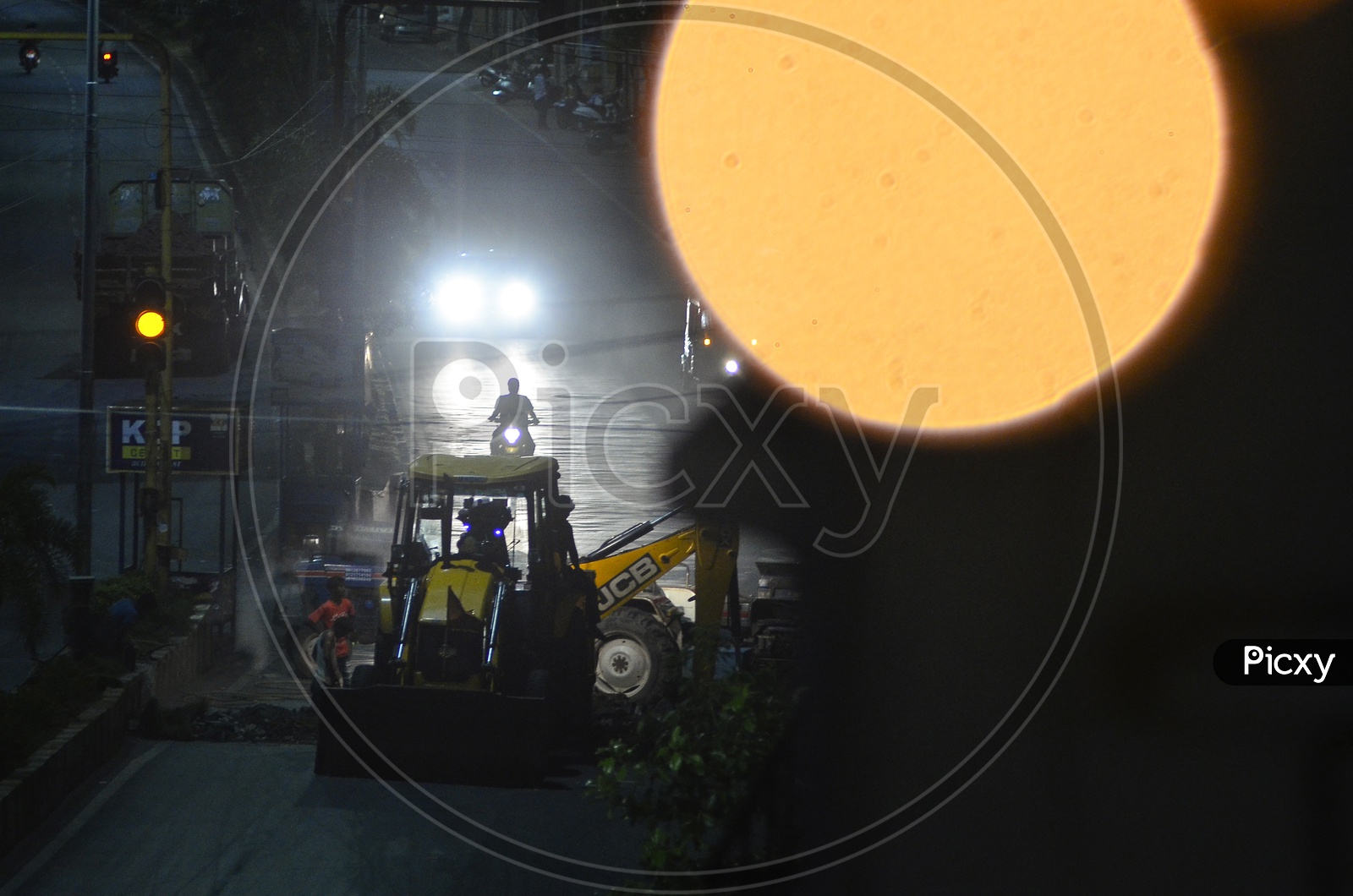 Image of Proclainer working at night-EN818935-Picxy