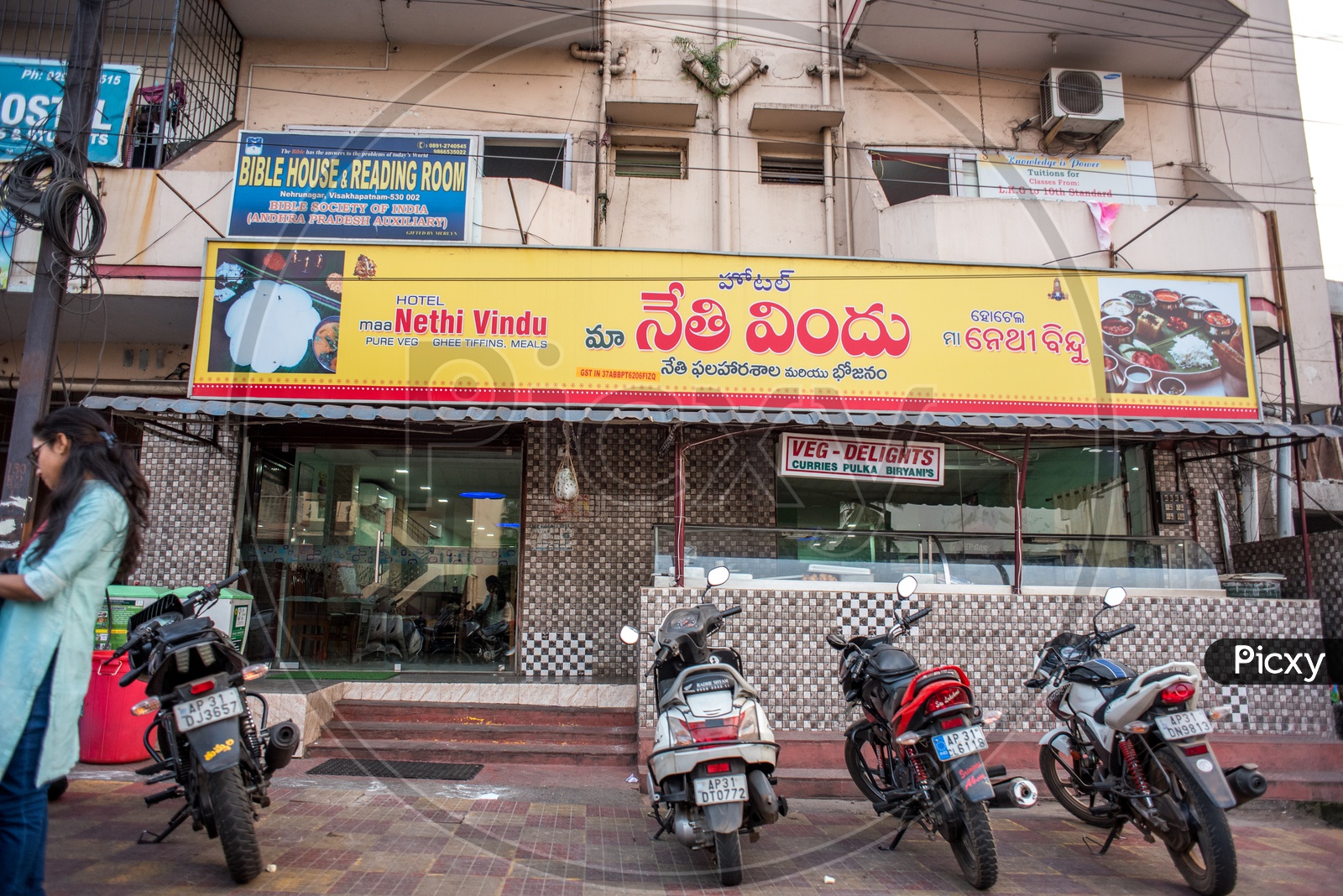 Image of Nethi Vindhu-ZR254762-Picxy