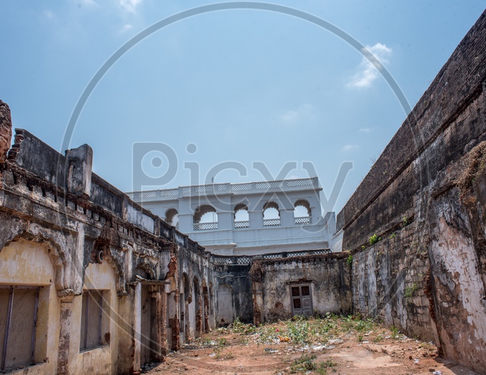 Image of inside vijayanagaram fort-QI066563-Picxy