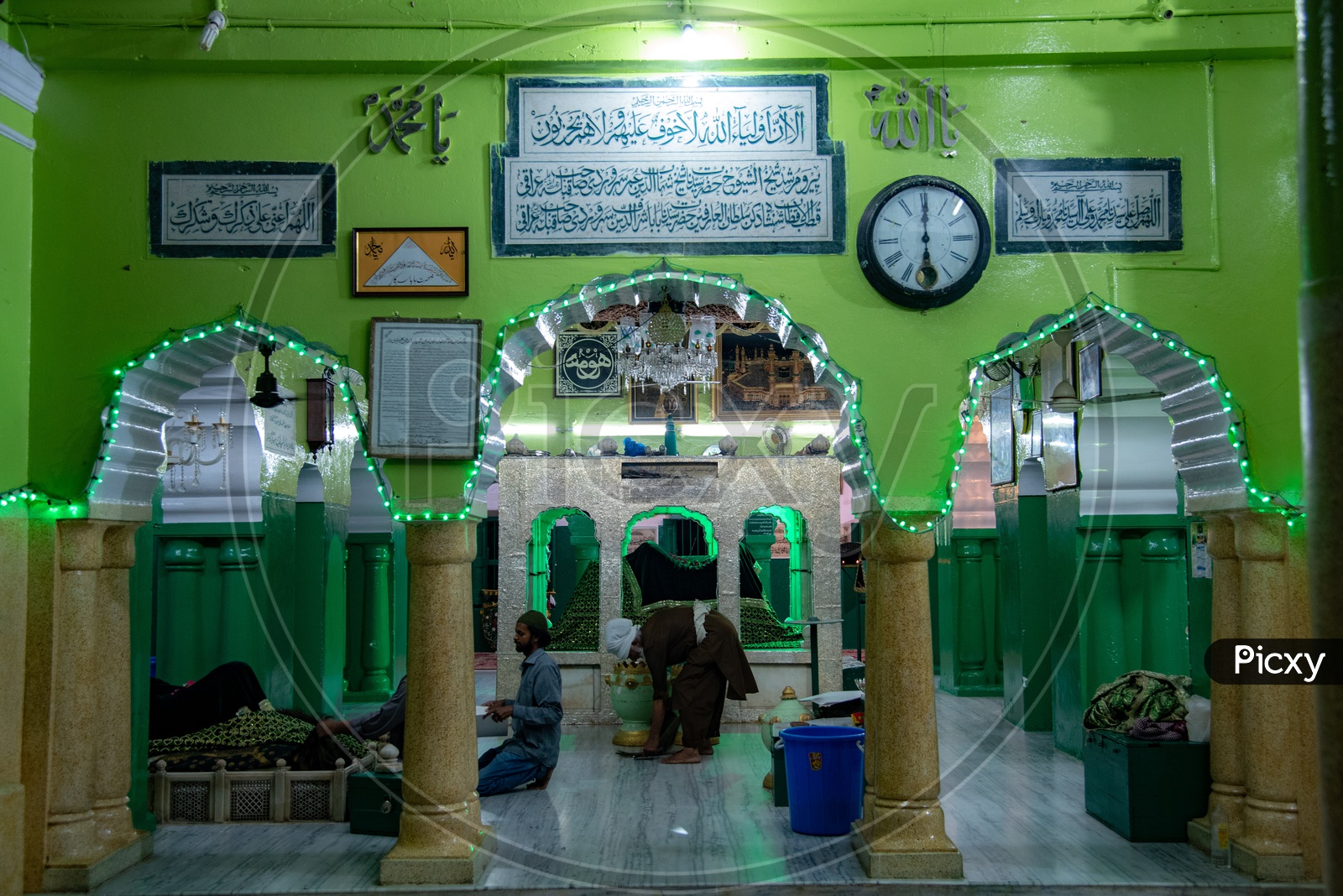 Image of Pahadi Shareef Dargah of Hazrath Syedna Baba Sharfuddin ...
