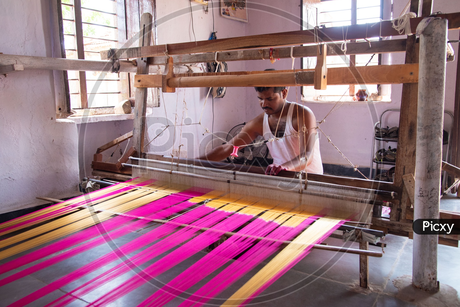 Image of Ikat Handloom Saree Weaving-KI307924-Picxy