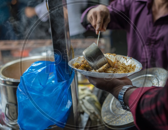 Image of Customers are offered with extra soup.-QL615401-Picxy