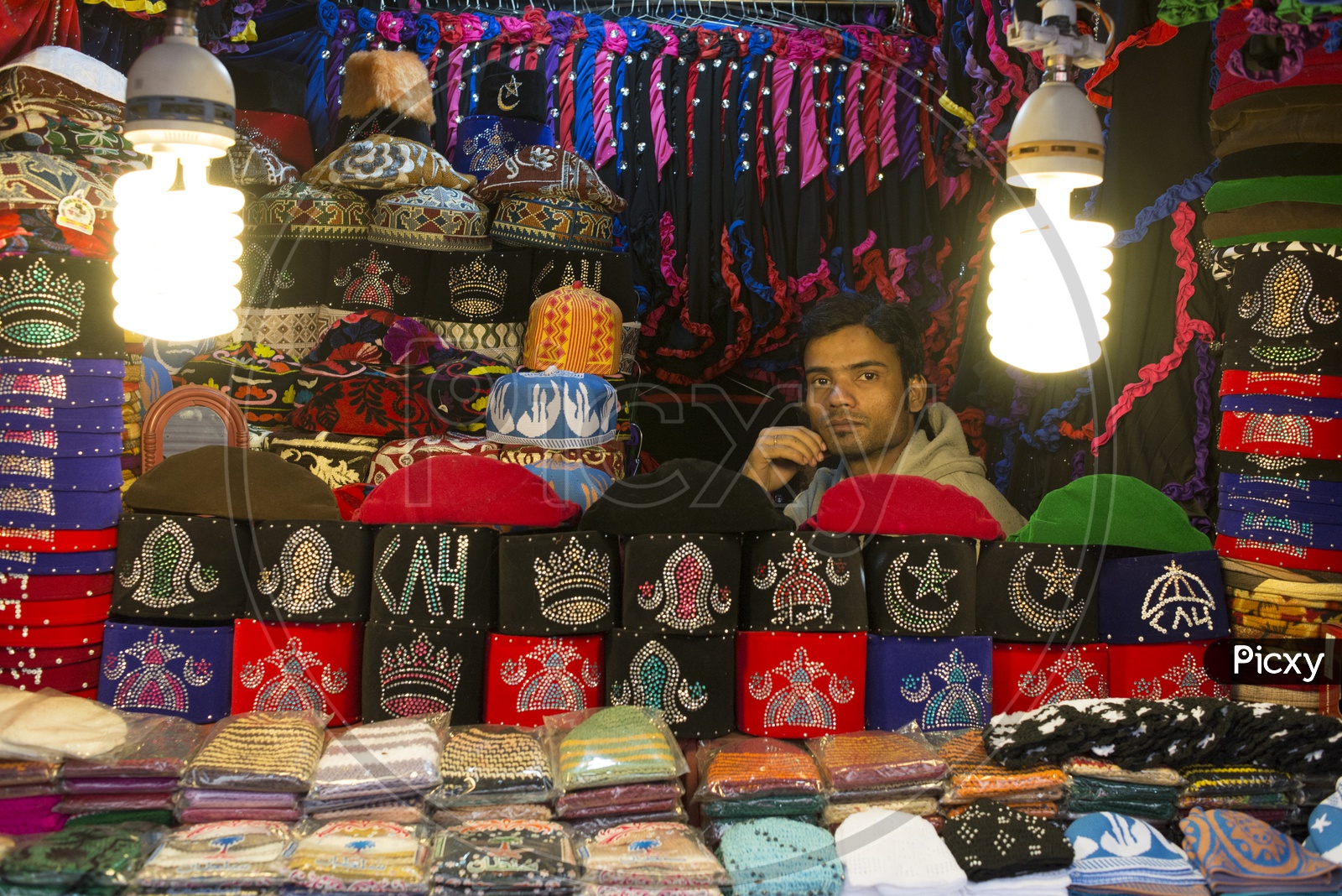 Image of Muslim Accessories Shop in Ajmer-EJ633923-Picxy